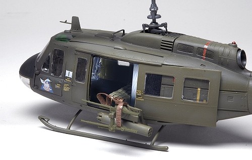 Helicoptero UH-1D Huey Gunship - REVELL AMERICANA » Kits