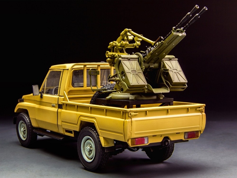 Pick-Up Toyota Hilux with ZPU-2 Anti-Aircarft Cannon - MENG » Kits